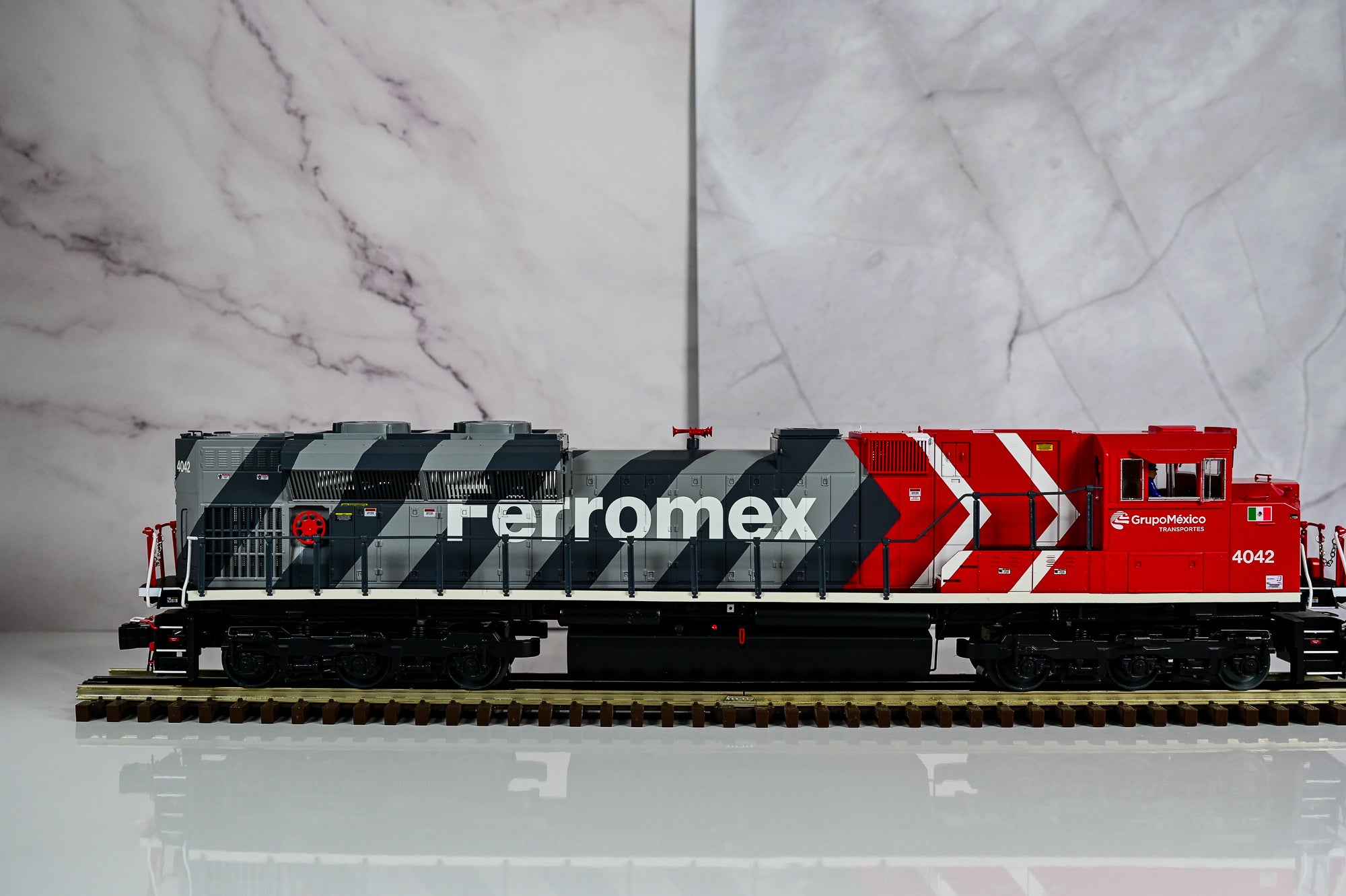 Lionel Ferromex SD70ACe Diesel Locomotive #4042 | LEGACY | O Scale