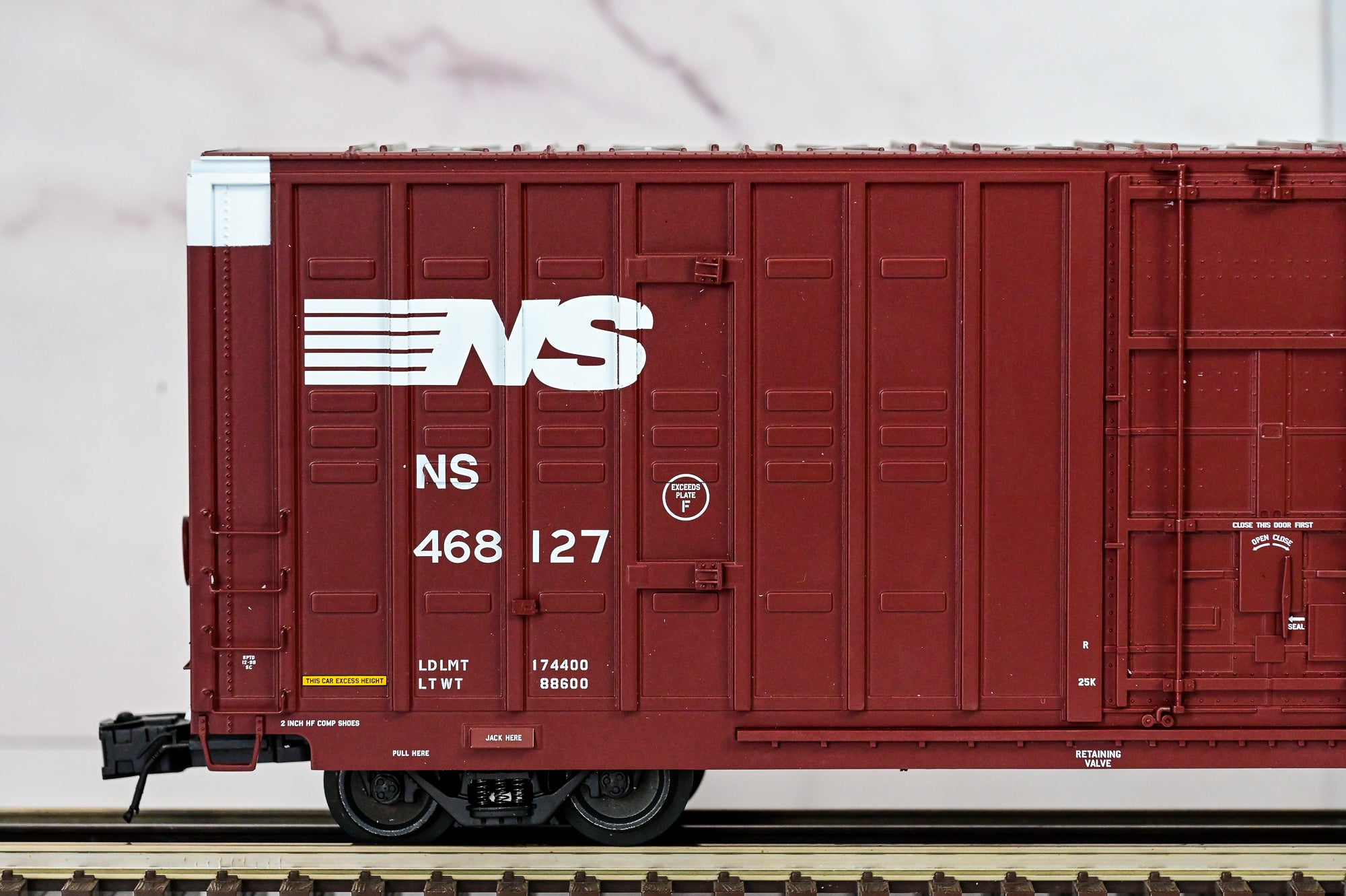 Atlas Norfolk Southern Berwick 60’ Boxcar #468127 | Premier | O Scale